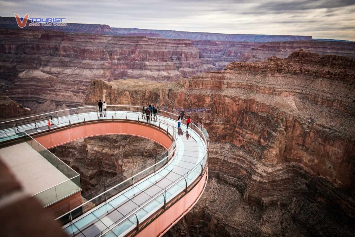 Cầu Kính Skywalk – Vẻ Đẹp Lửng Lơ Bên Trên Đại Vực Grand Canyon